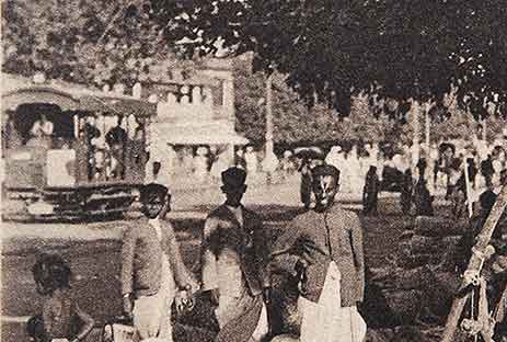Basket Mart & Tram In Madras, 1900 Postcard - Past-India