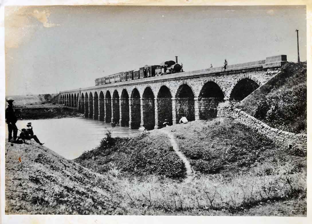 India's First Train Travel, Bombay To Thana In 1853, Rare Photo - Past ...